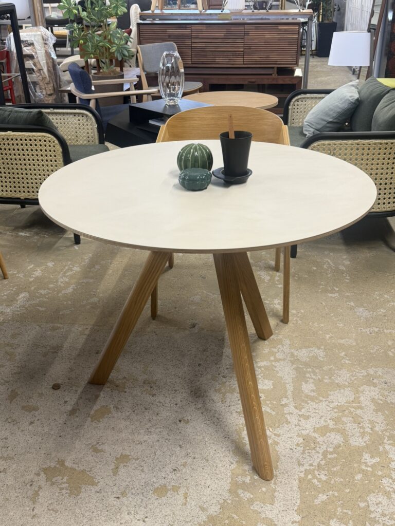 【HAY CPH20 Round Tableレビュー】北欧空間に余白を生むラウンドテーブル | リサイクルショップキミドリ東京